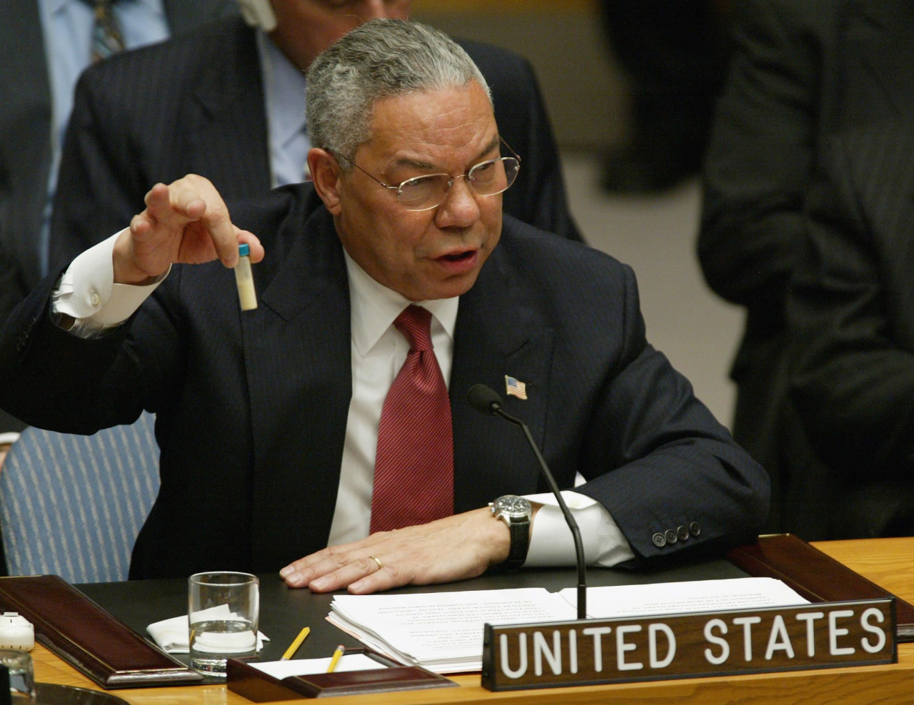 Les sales guerres de Colin Powell | Solidaire